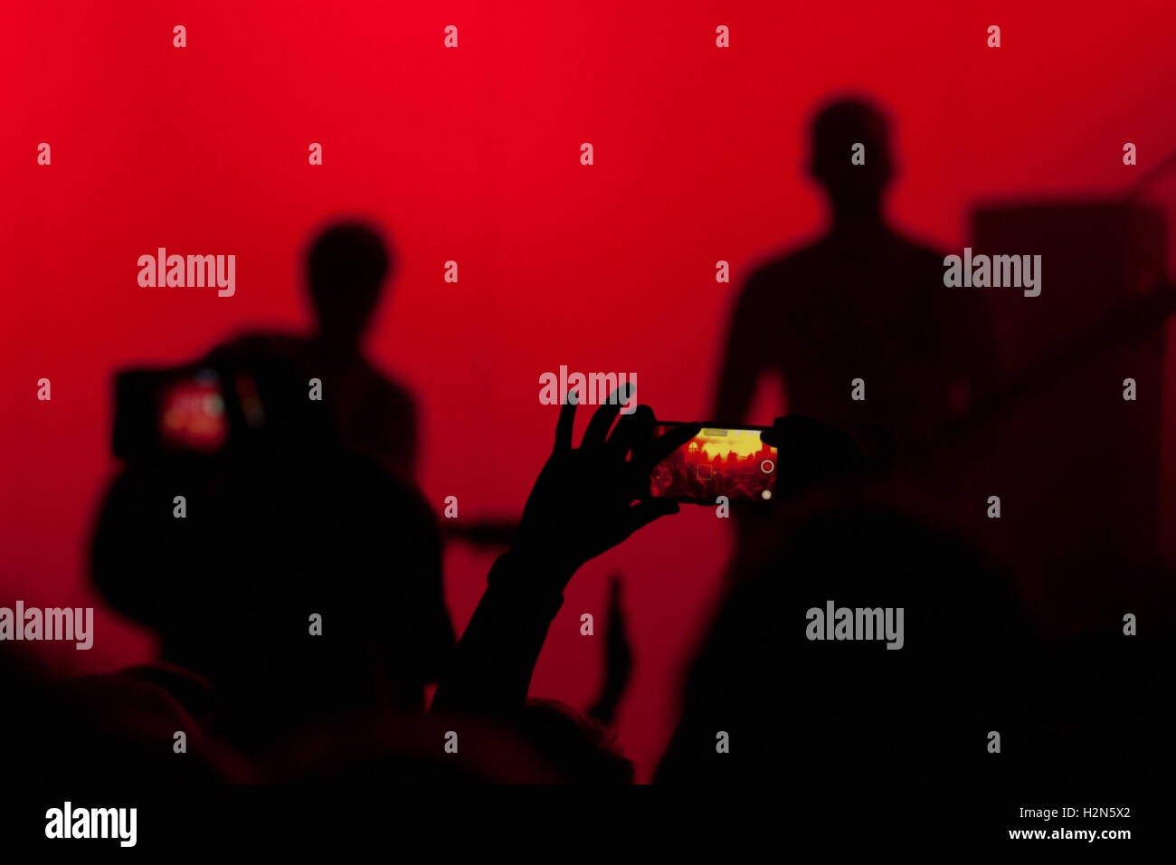 Iphone camera concert High Resolution Stock Photography and Images - Alamy