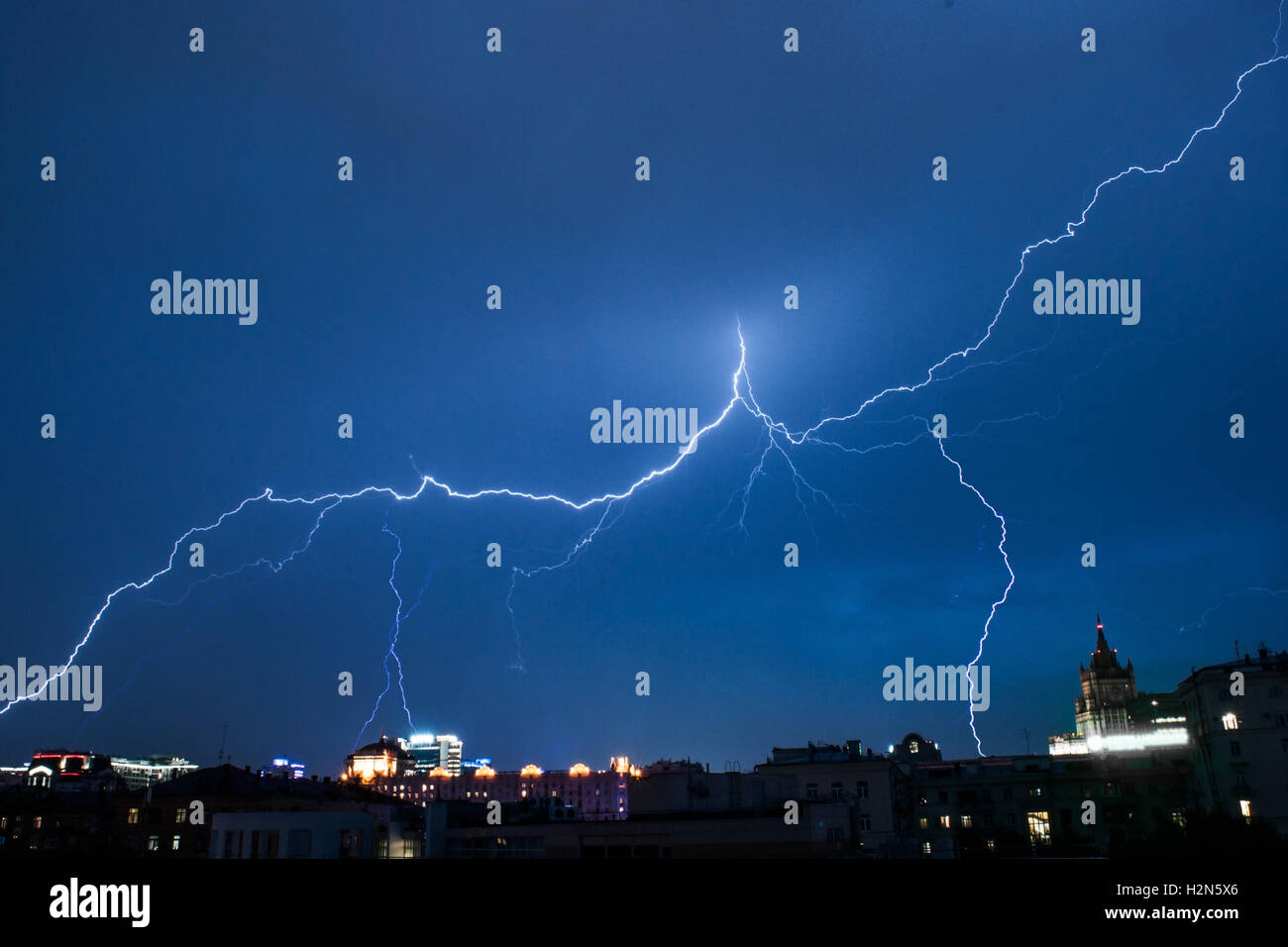 Thunder in the city hi-res stock photography and images - Alamy