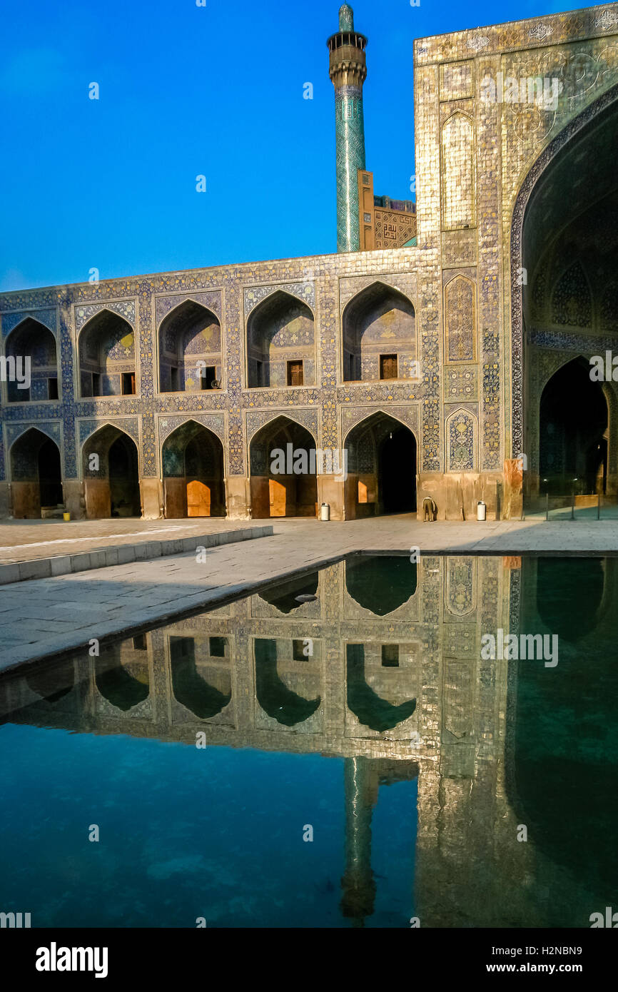 Isfahan friday mosque courtyard hi-res stock photography and images - Alamy