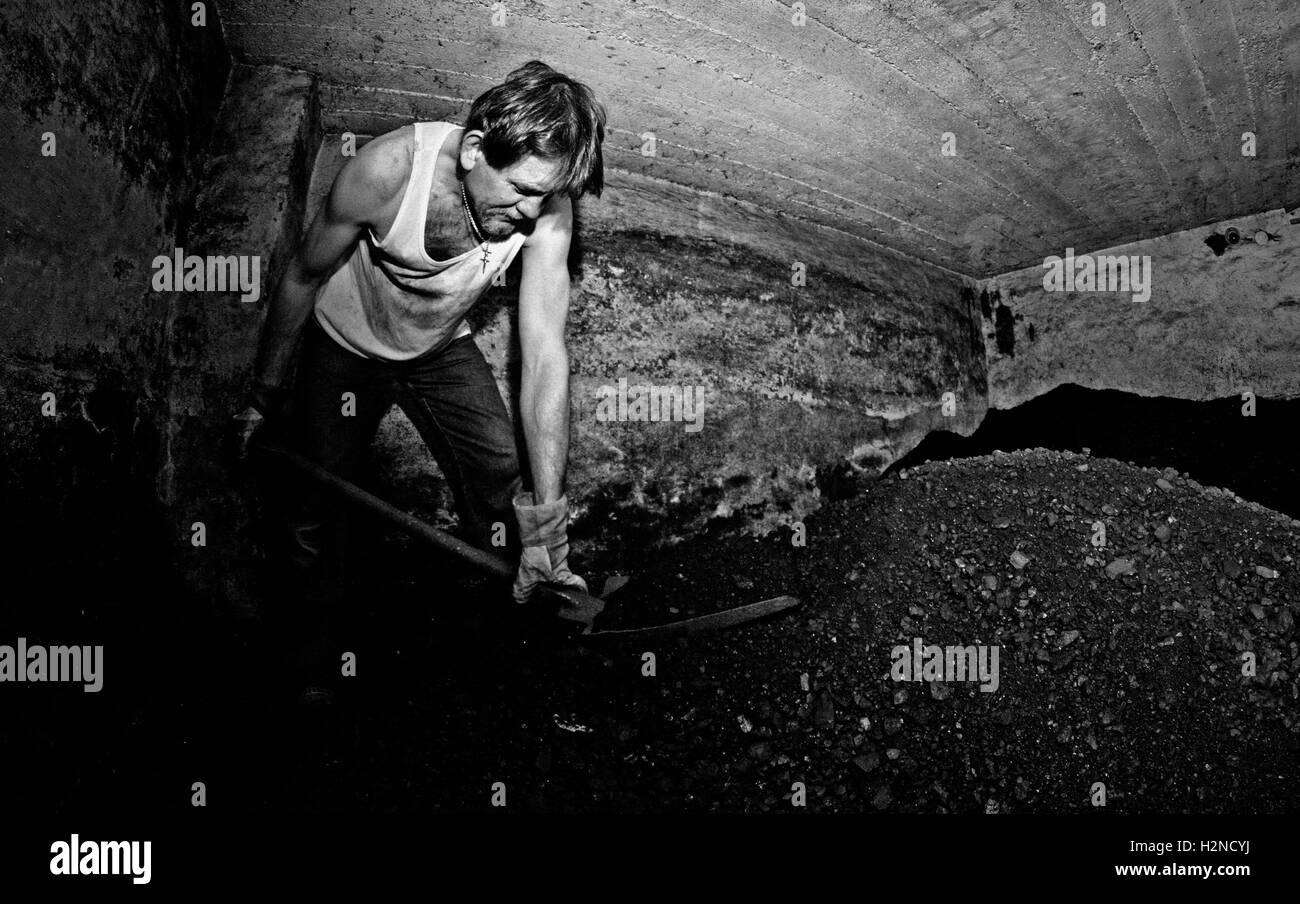 Working in a mine hi-res stock photography and images - Alamy
