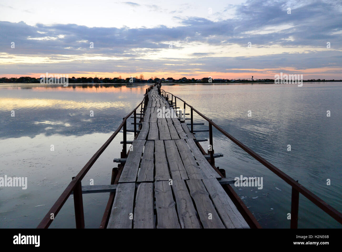 Cloudy bridge hi-res stock photography and images - Alamy