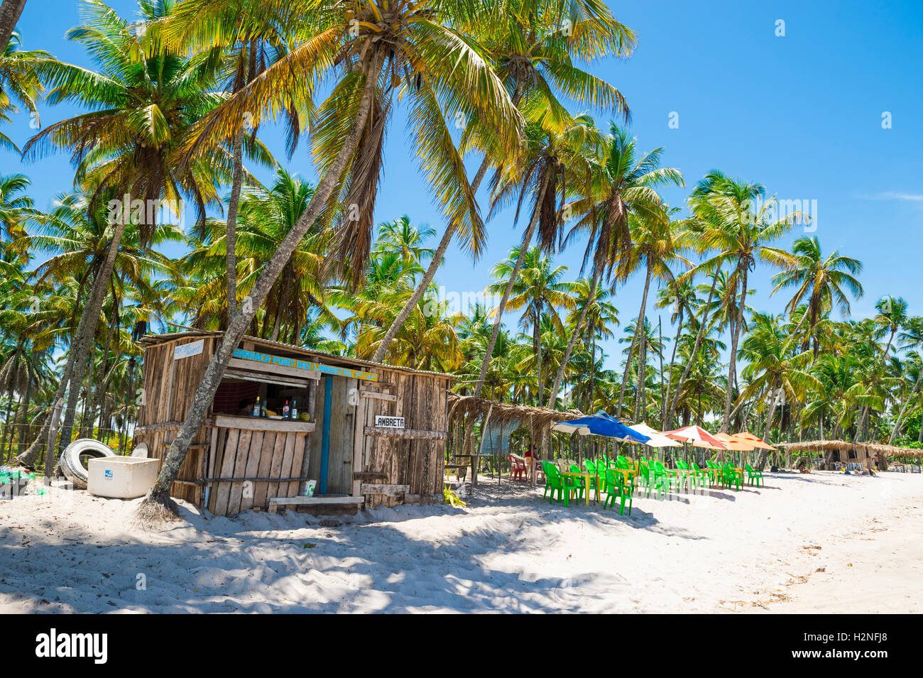Rustic beach shack hi-res stock photography and images - Alamy