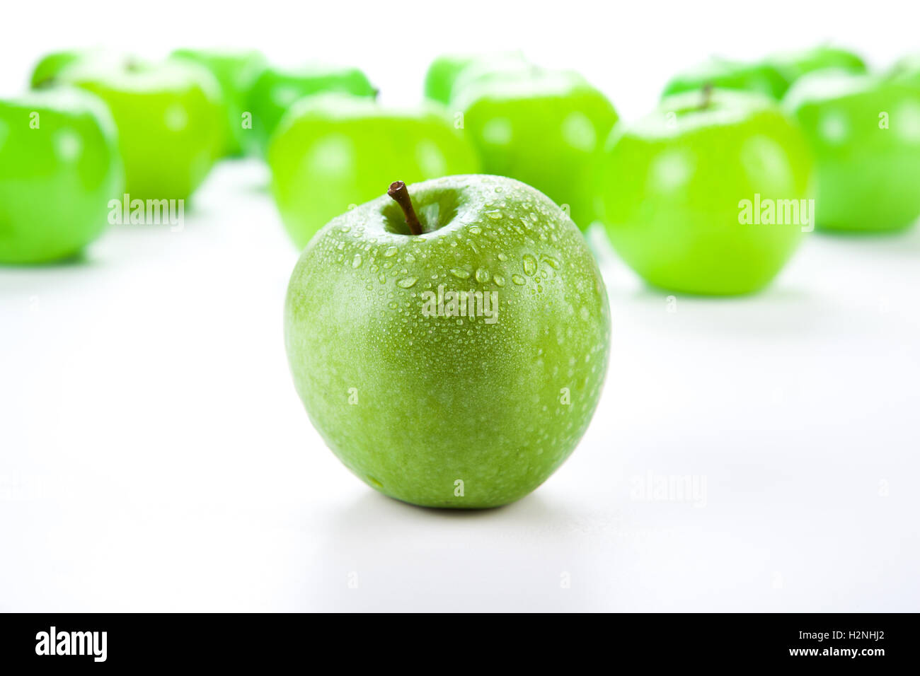 Wet green apple hi-res stock photography and images - Alamy