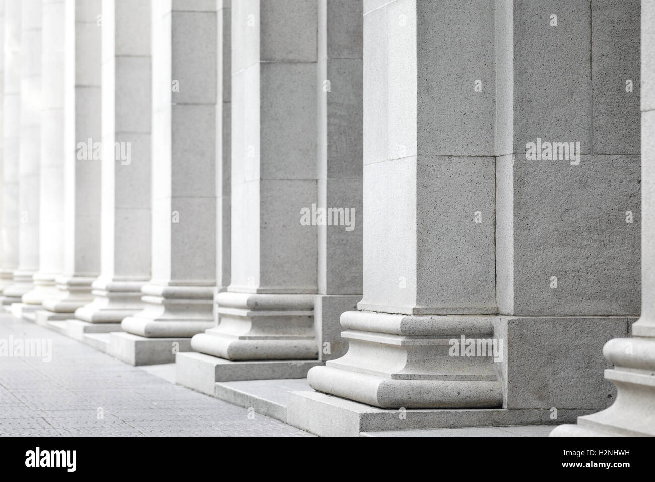 Bank exterior pillars hi-res stock photography and images - Alamy