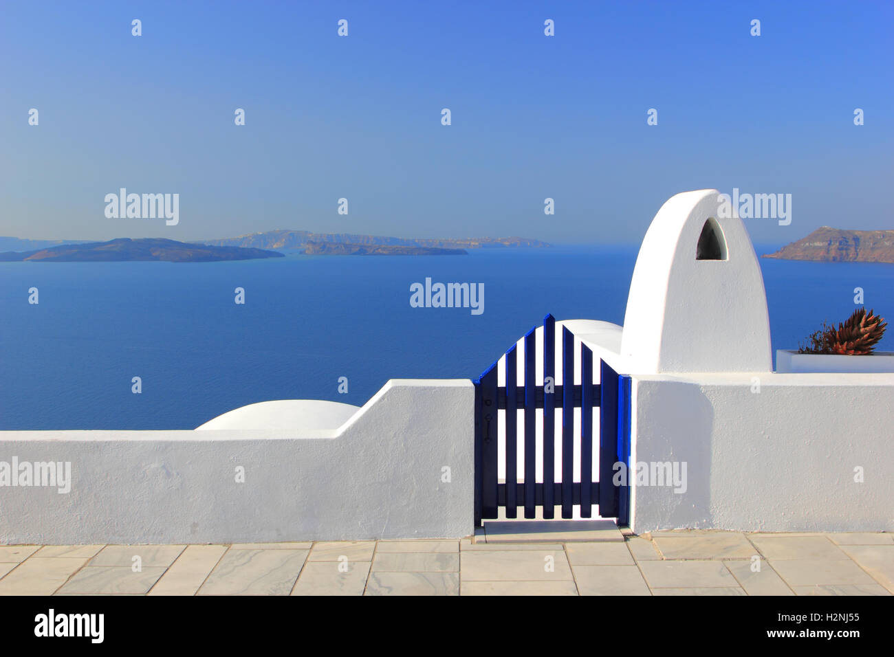 Gate to the sea - Santorini island Stock Photo - Alamy