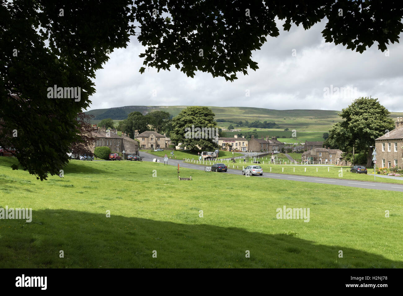 The village green at Bainbridge in the Yorkshire Dales Stock Photo - Alamy
