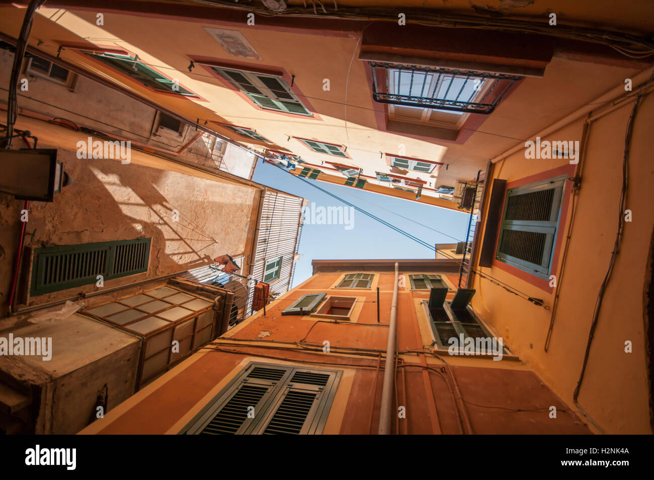 Building recess hi-res stock photography and images - Alamy