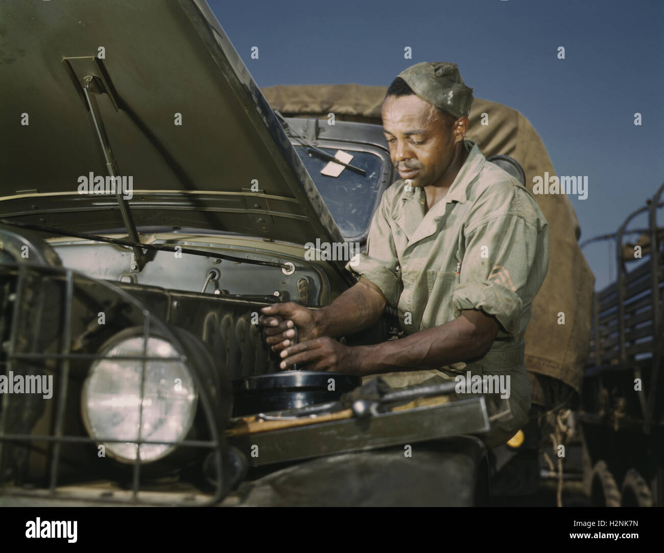 1940s mechanic hi-res stock photography and images - Alamy