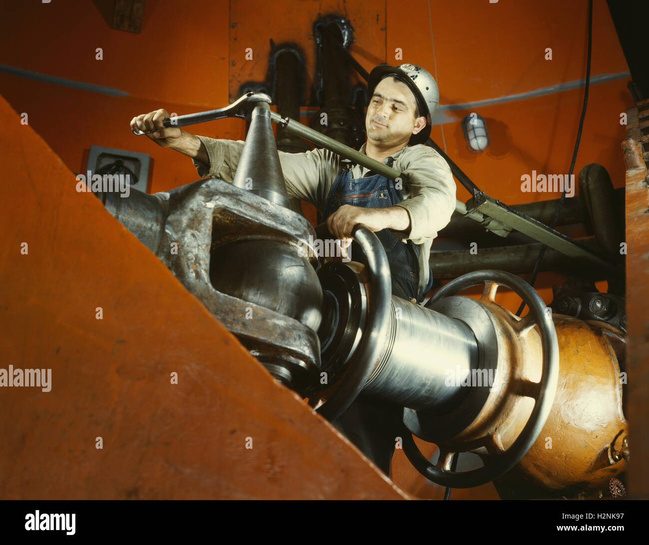 Hydroelectric dam worker hi-res stock photography and images - Alamy