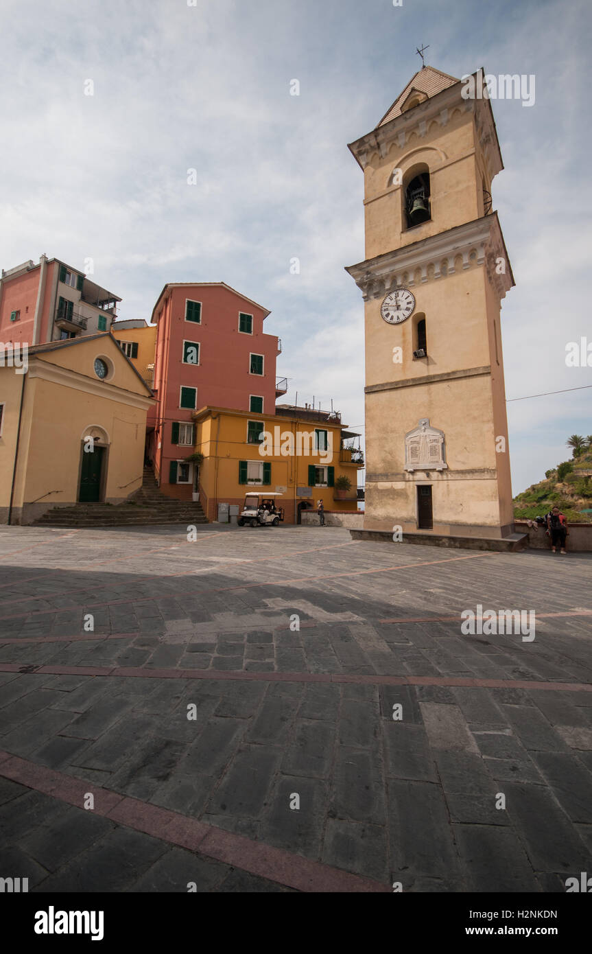The main square in Manarola, Piazza Papa Innocenzo, Manarola, Cinque ...