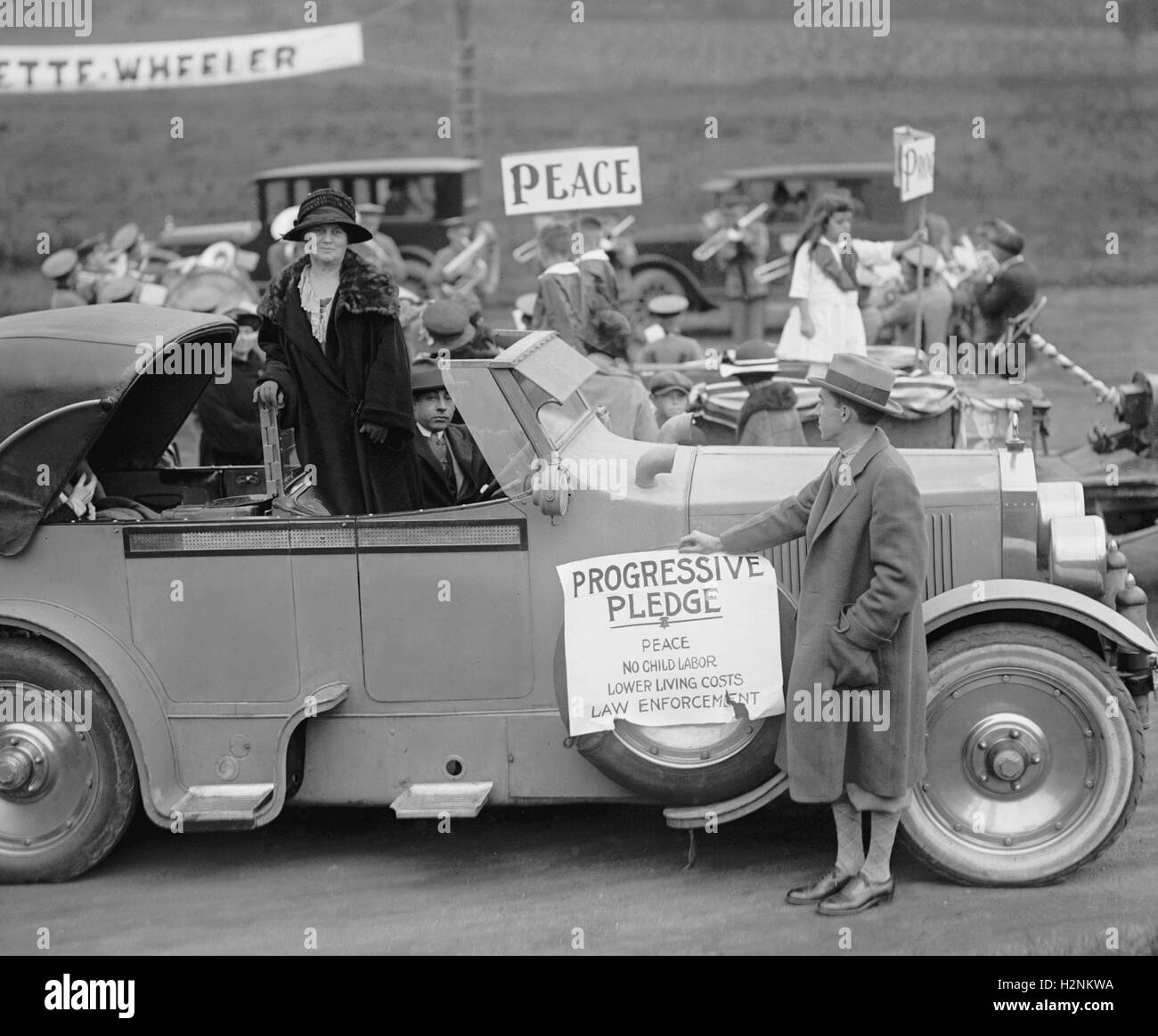 Belle Case La Follette, Campaigning for her Husband, Progressive Party ...