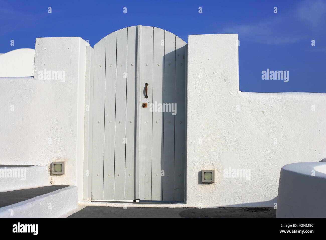 Gate to the sea - Santorini island Stock Photo - Alamy