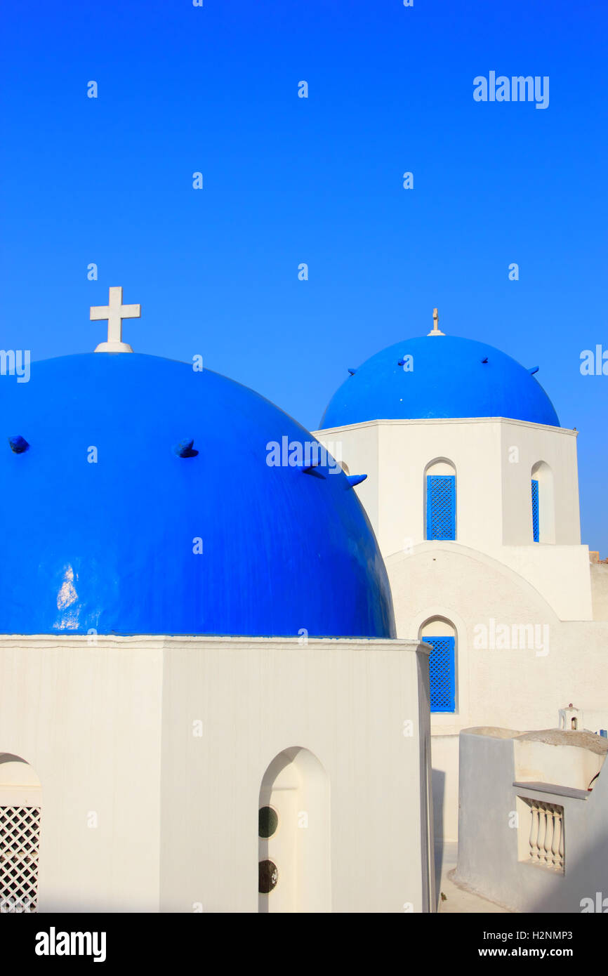 Traditional Greek white church arch in village Oia of Cyclades Island ...