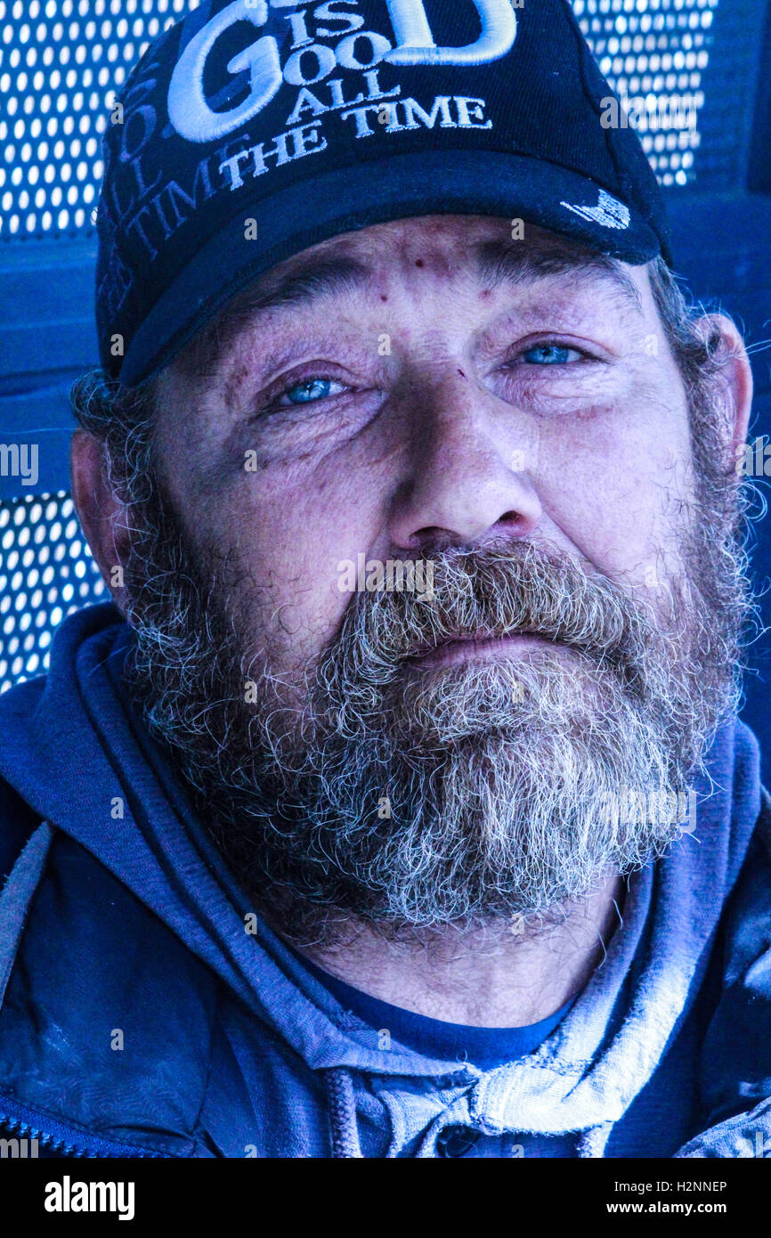 Man at the bus stop hi-res stock photography and images - Alamy