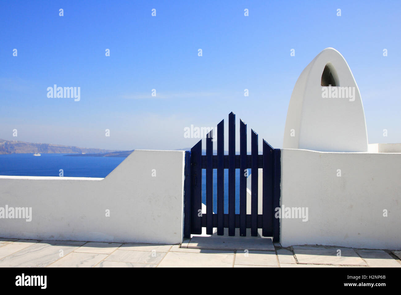 Gate to the sea - Santorini island Stock Photo - Alamy