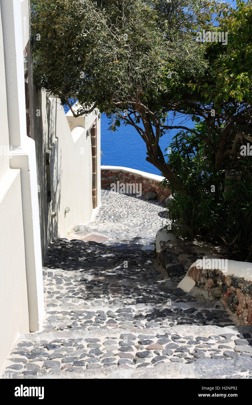 Santorini village gate to the sea Stock Photo - Alamy