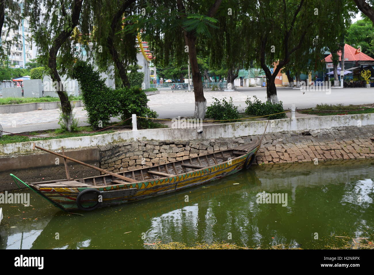 traditional asian fishing boat in river, vietnam Stock Photo - Alamy