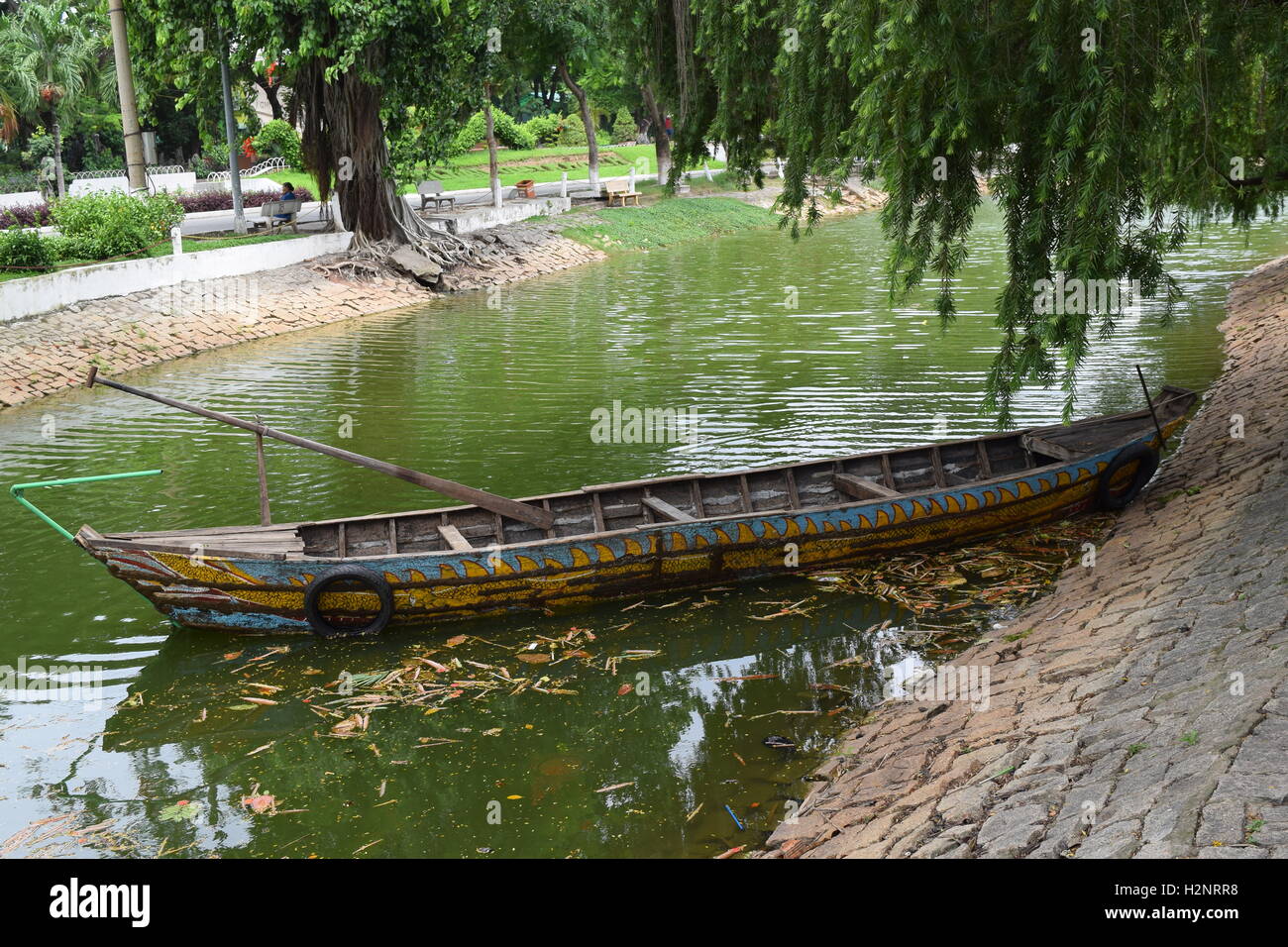 traditional asian fishing boat in river, vietnam Stock Photo - Alamy