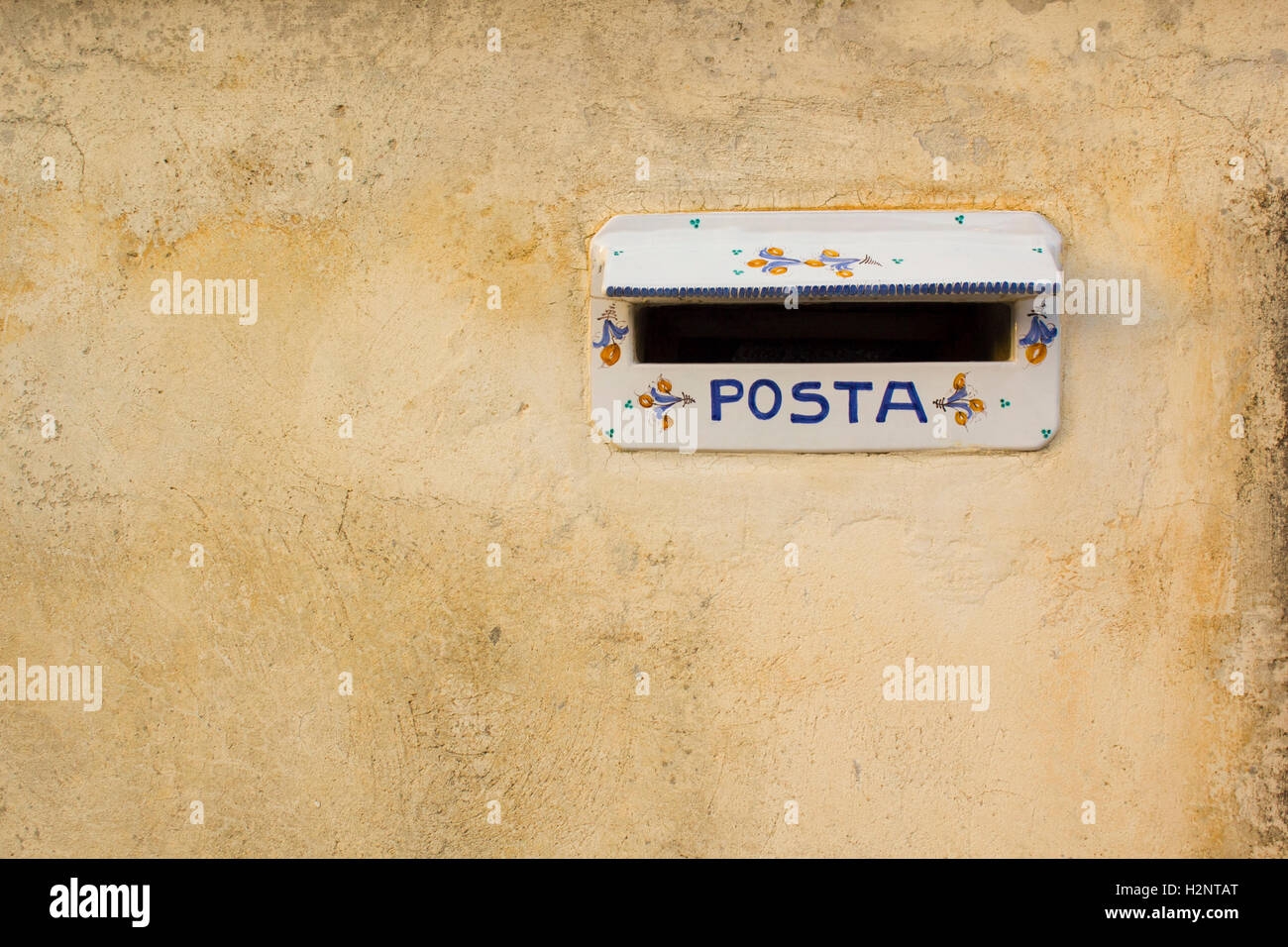 Old mailbox Italian Stock Photo - Alamy