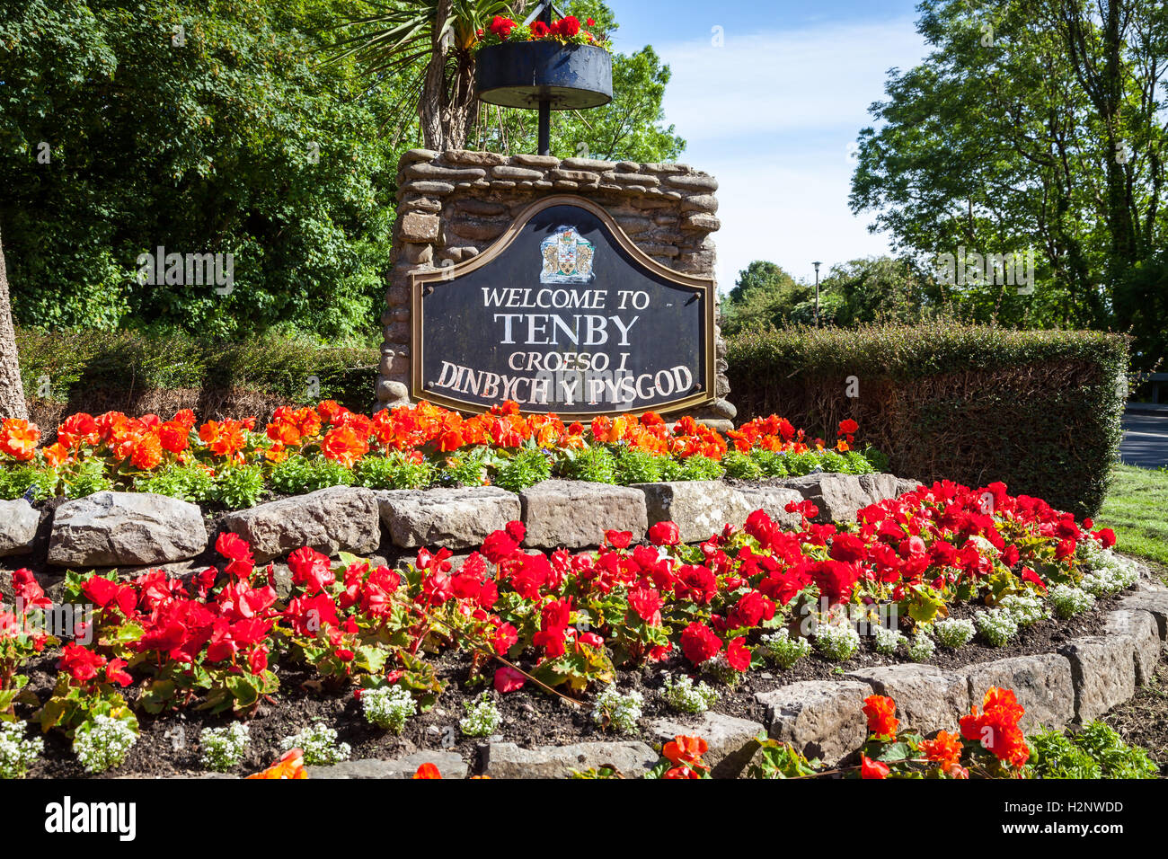 Welcome to wales road sign hi-res stock photography and images - Alamy