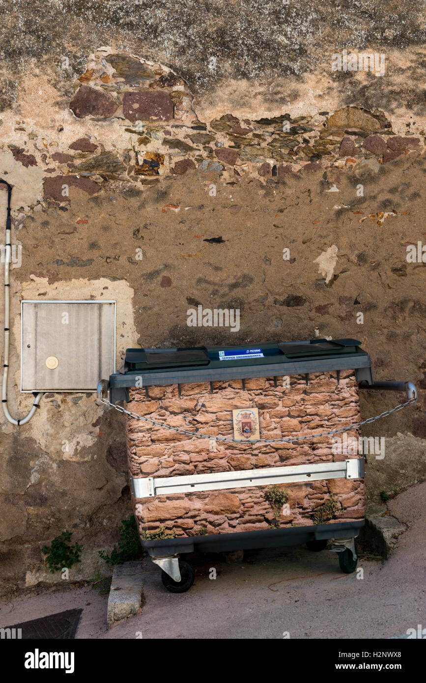 Dustbin hi-res stock photography and images - Alamy