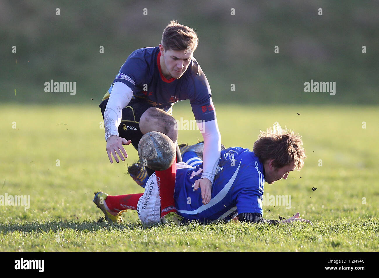 Rugby tackle hi-res stock photography and images - Alamy