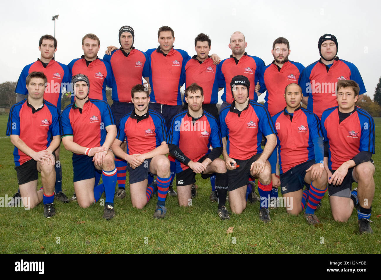 Old Streetonians RFC players pose for a team photo - Romford & Gidea ...