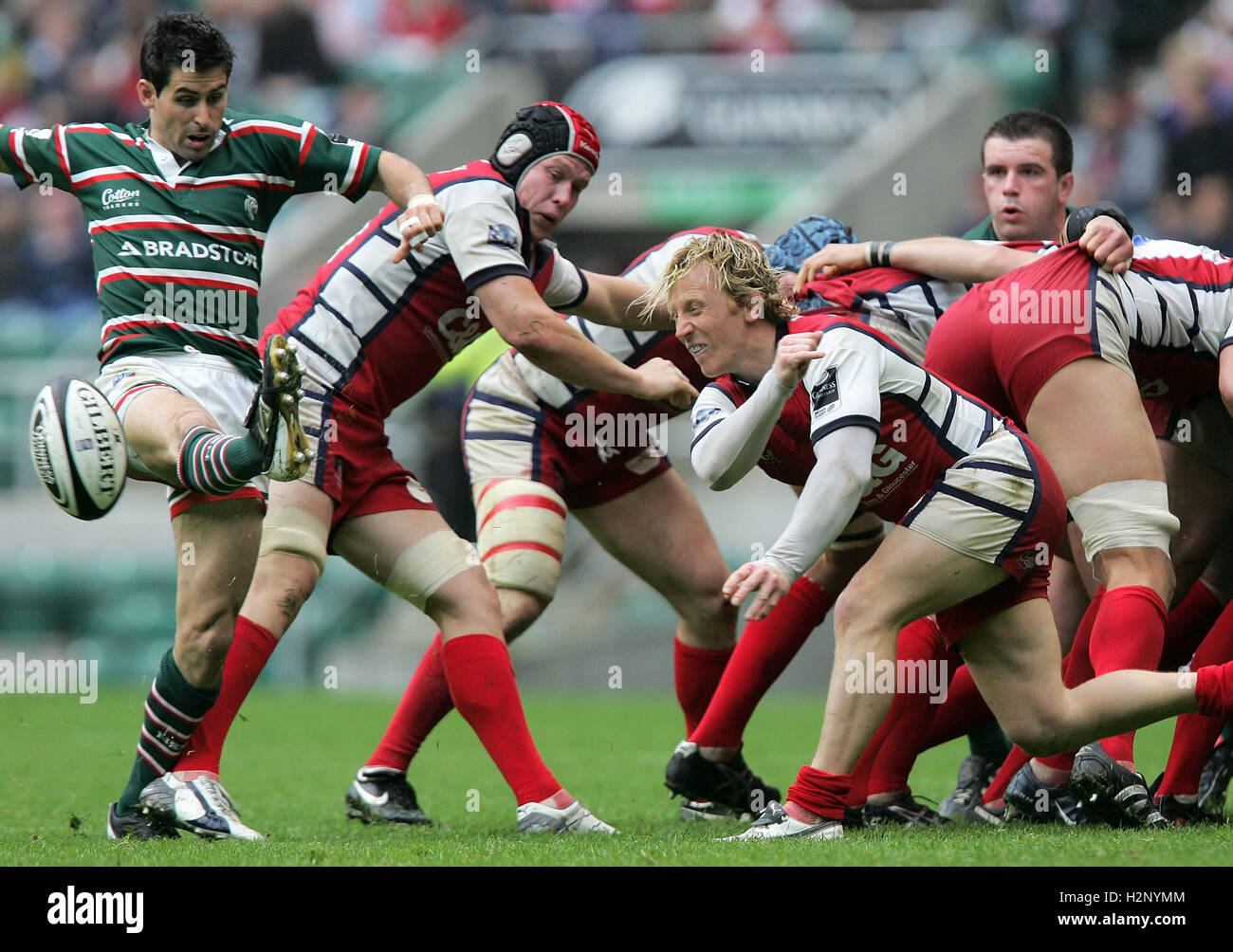 Peter Richards feeds the ball out from the scrum - Gloucester Rugby vs ...