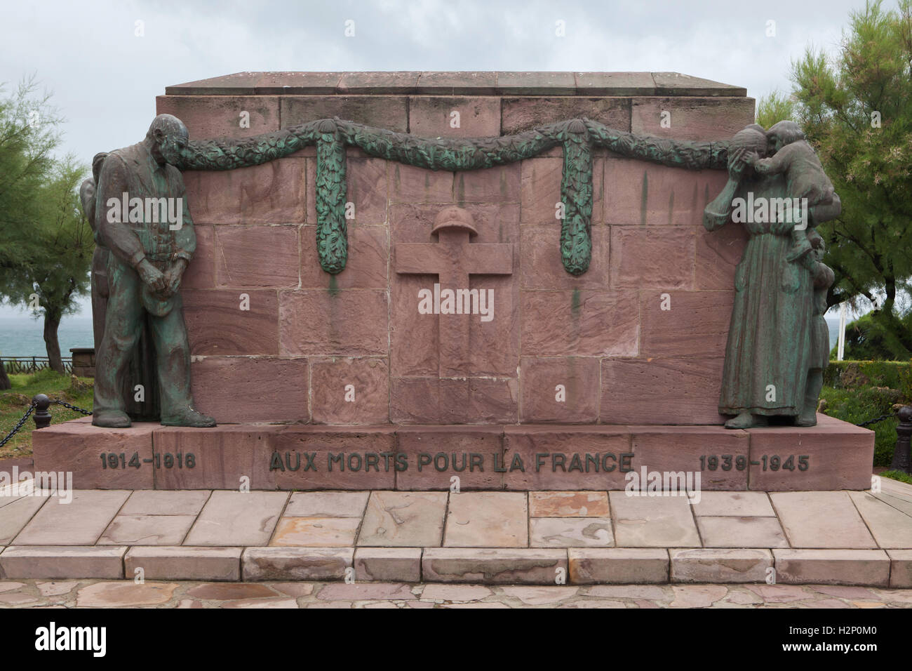 French War Memorial to fallen in World War I and World War II in ...