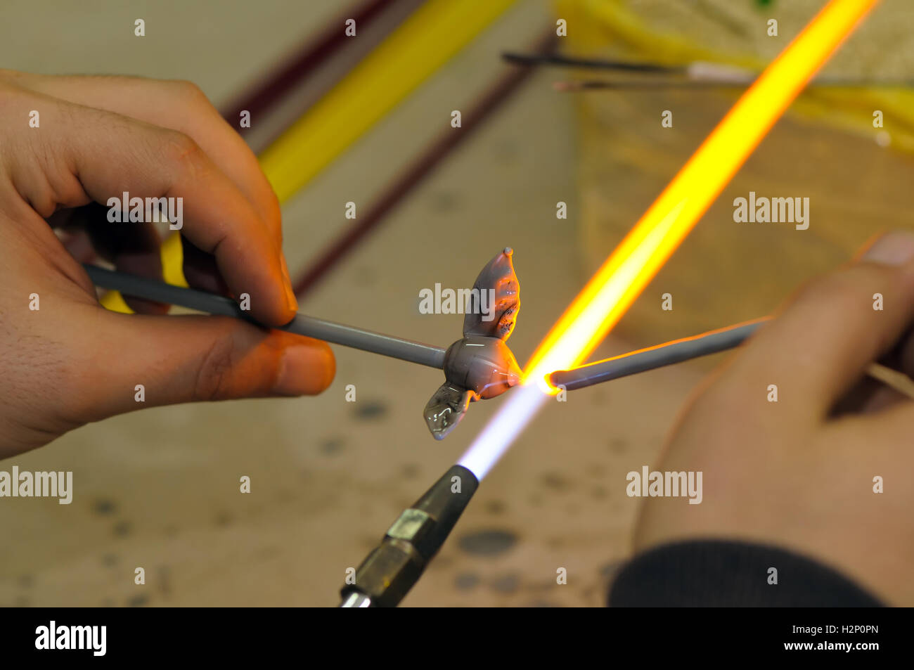 Glass craftsman blow hi-res stock photography and images - Alamy