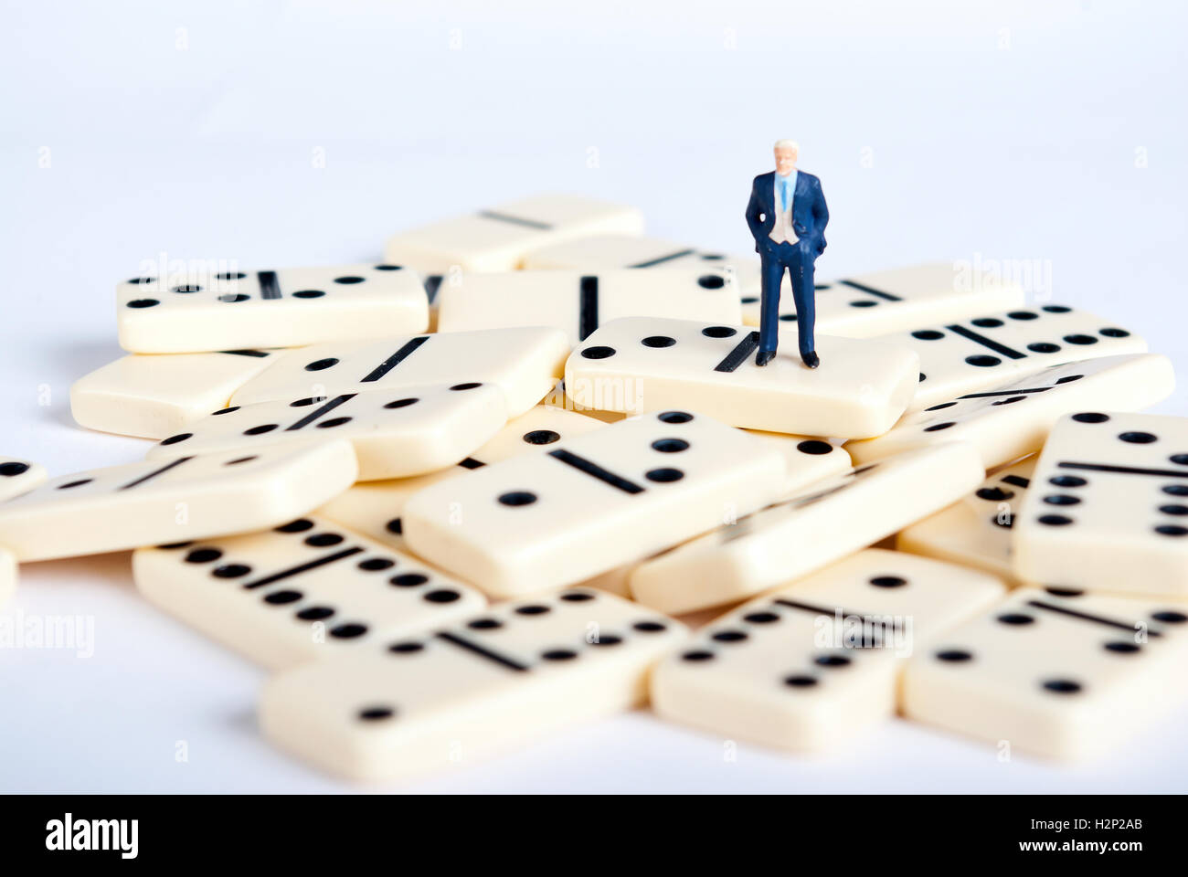 Black men play dominos hi-res stock photography and images - Alamy