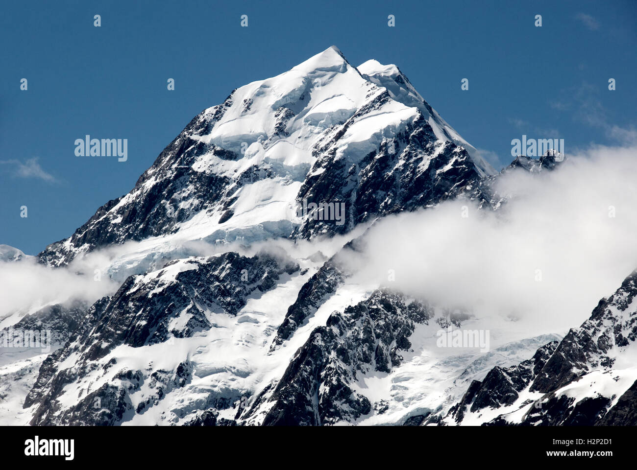 The majestic summit of Mount Cook (Aoraki), New Zealand's highest ...