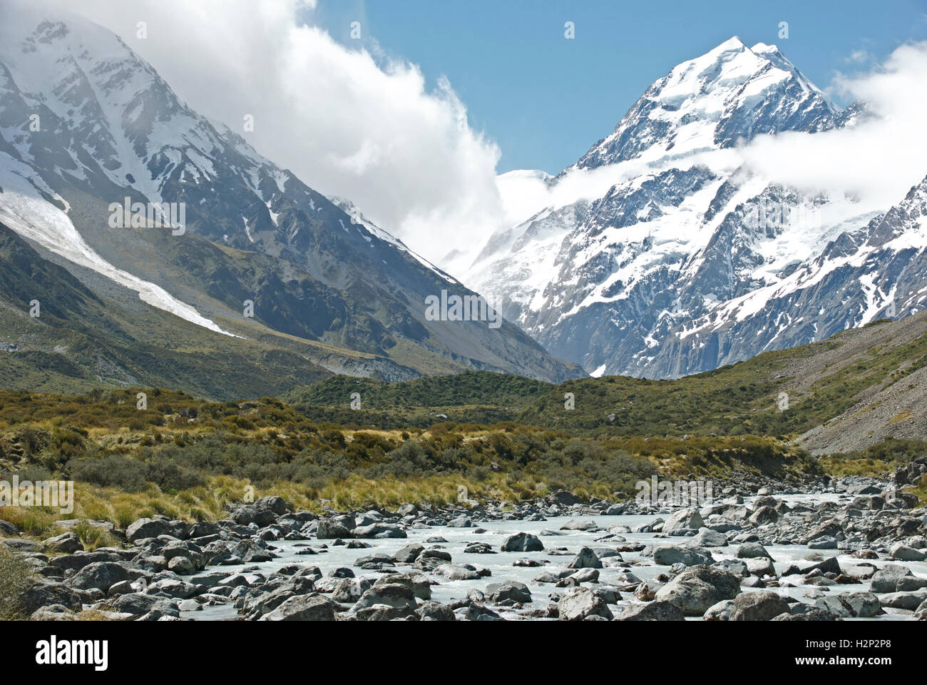 Clouds sweep around the snow-capped peak of Mount Cook (Aoraki), New ...