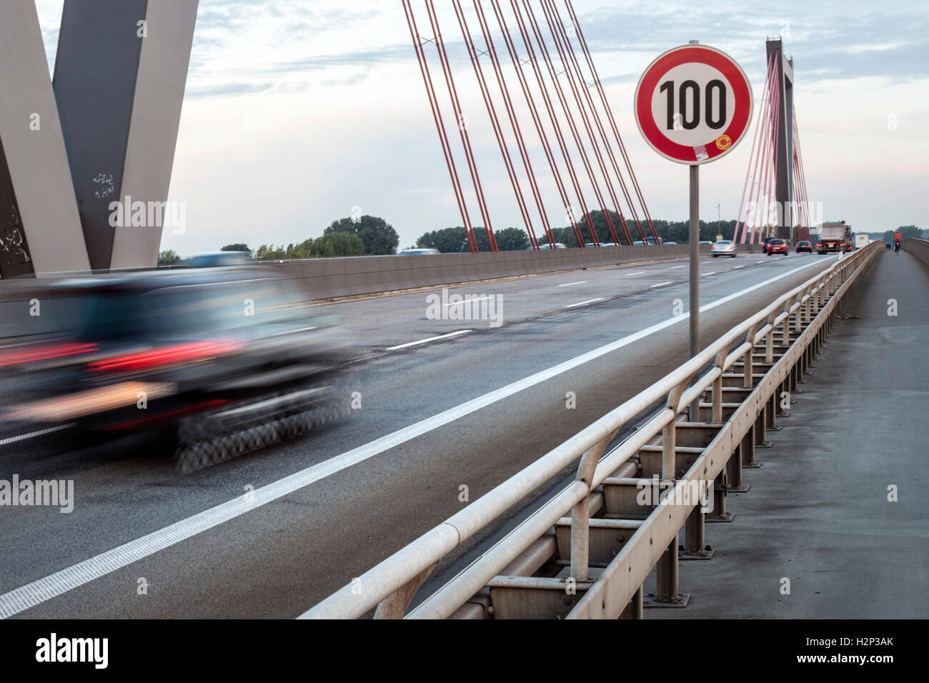 Pedestrian walkway on the chain bridge hi-res stock photography and ...