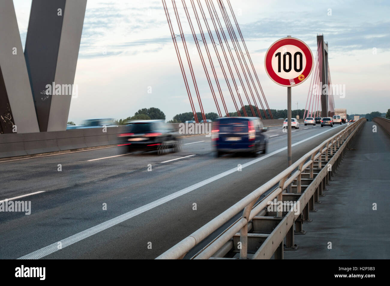 Speed limit 100 km / h on the motorway bridge near Düsseldorf Stock ...