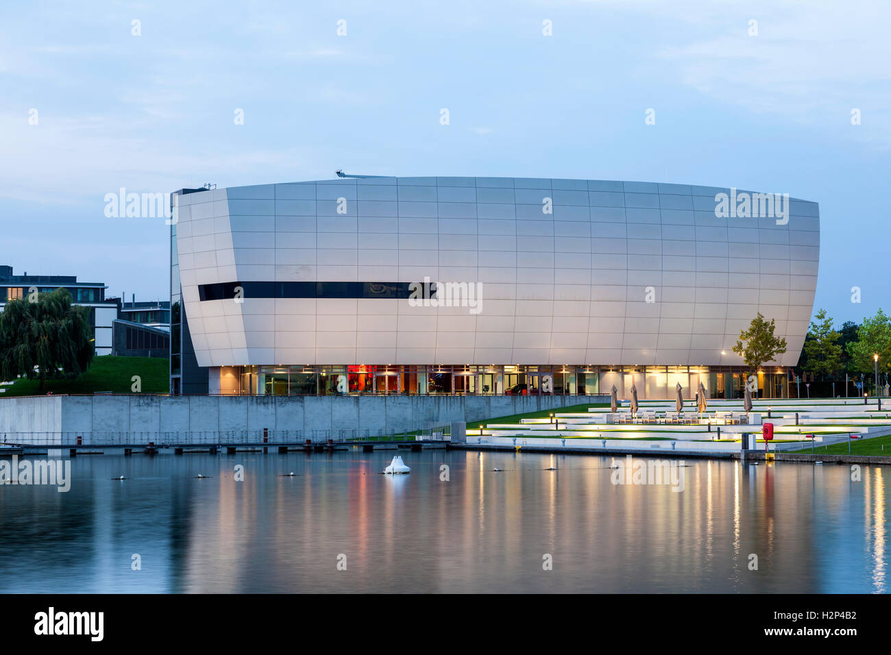 Modern Building at the Volkswagen Autostadt illuminated at night ...