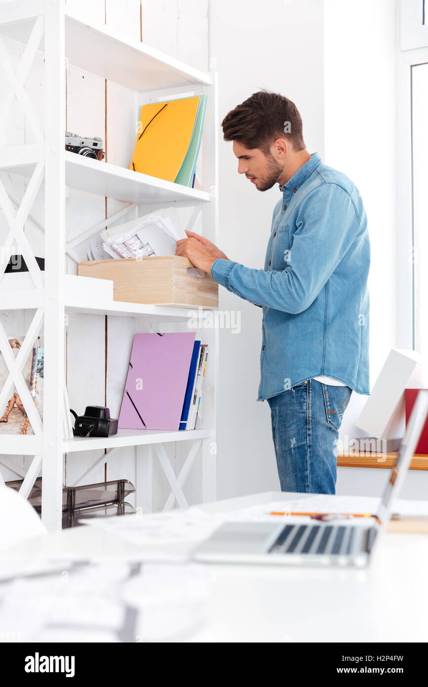 Taking documents hi-res stock photography and images - Alamy