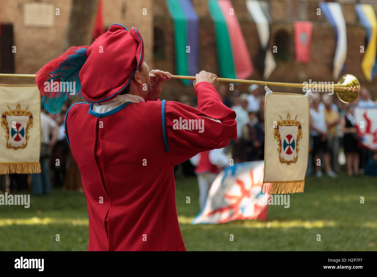 Long trumpet hi-res stock photography and images - Alamy