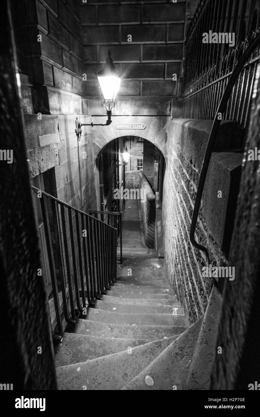 Edinburgh alley hi-res stock photography and images - Alamy