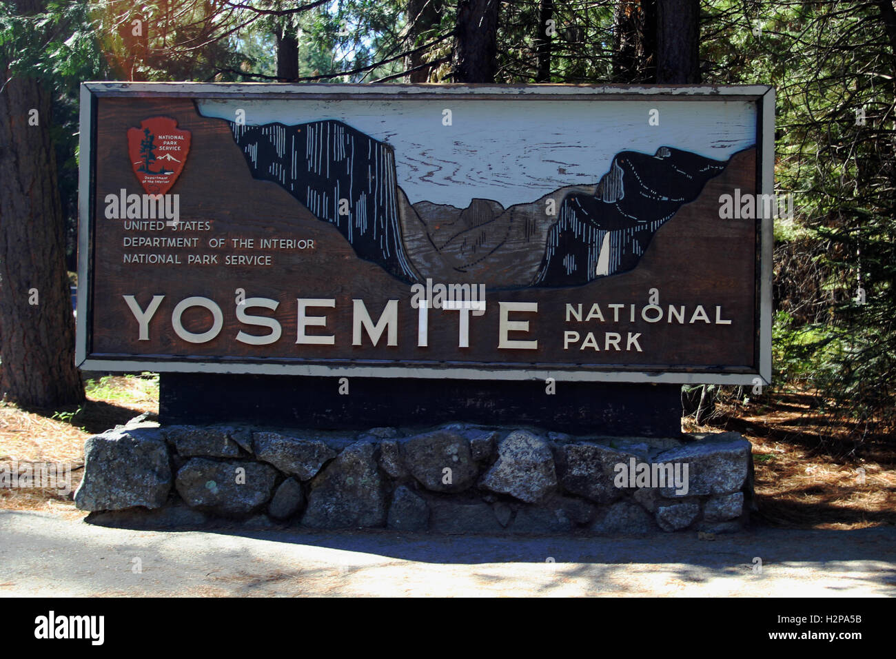 Entrance sign yosemite national park hi-res stock photography and ...