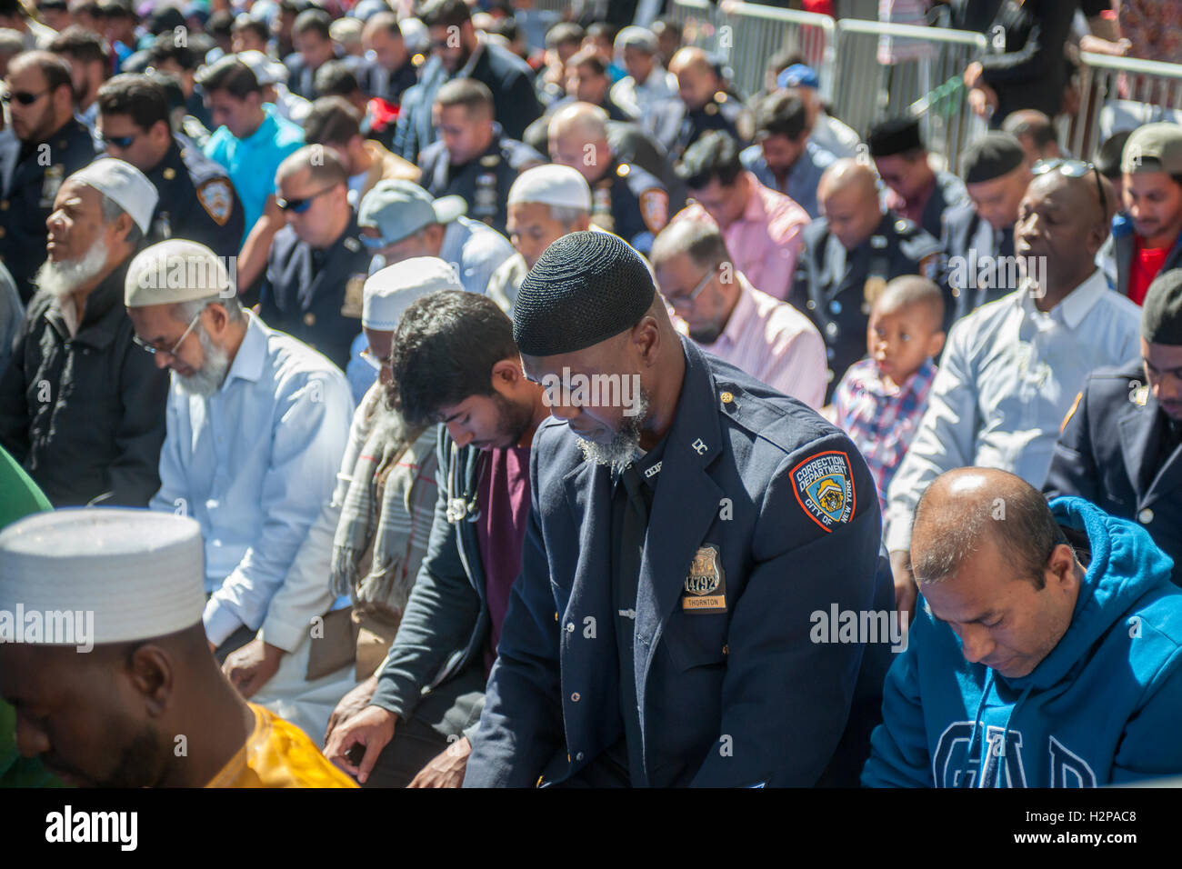American muslim parade pray hi-res stock photography and images - Alamy