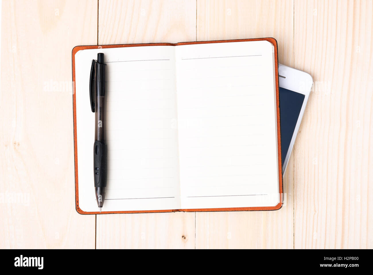 Small notepad with pen and smartphone Stock Photo - Alamy