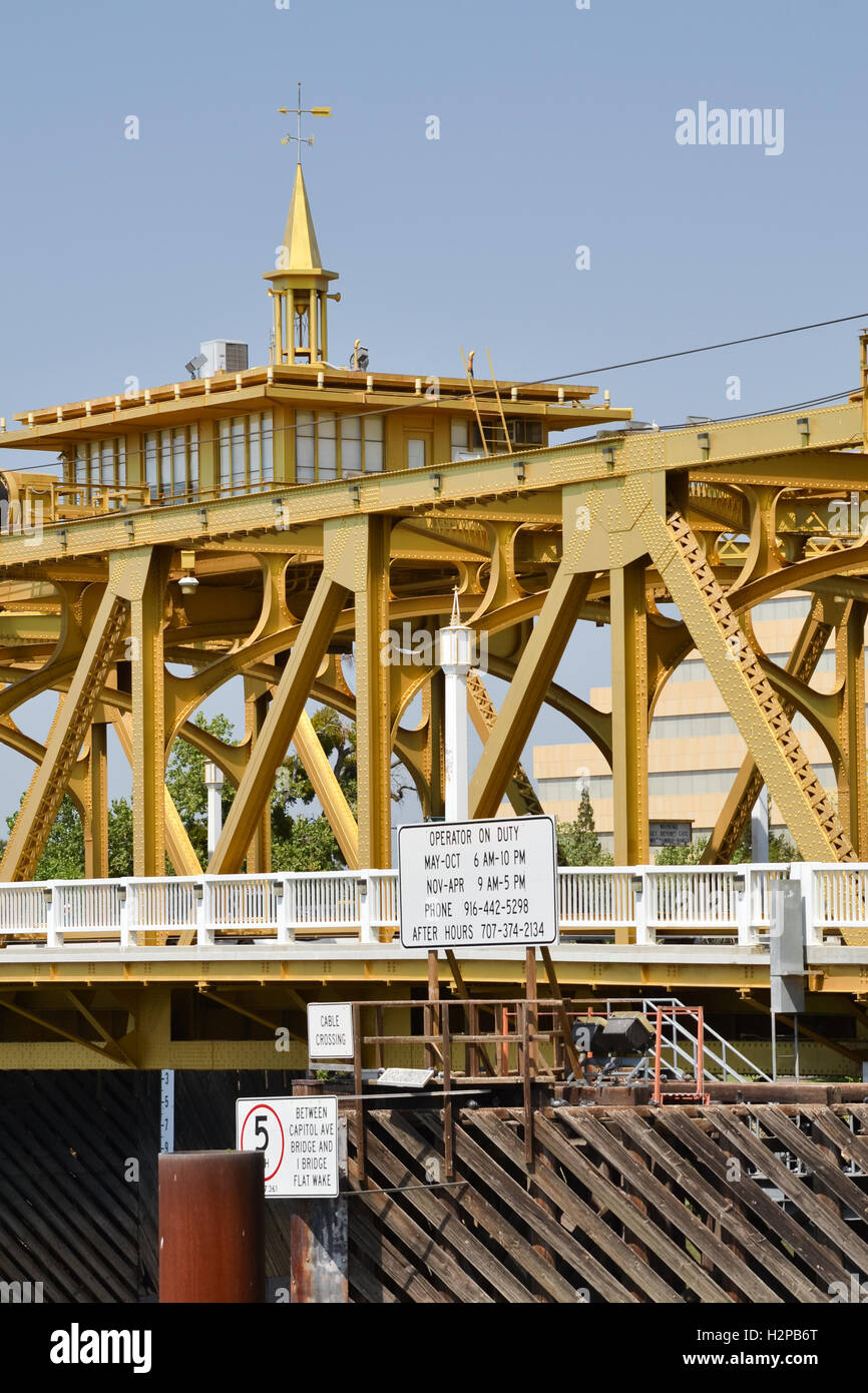 Closeup on the central lift span of Sacramento Tower Bridge from the ...