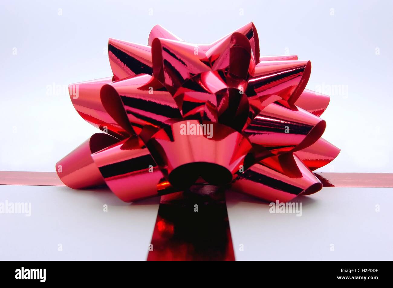 red ribbon bow Stock Photo - Alamy