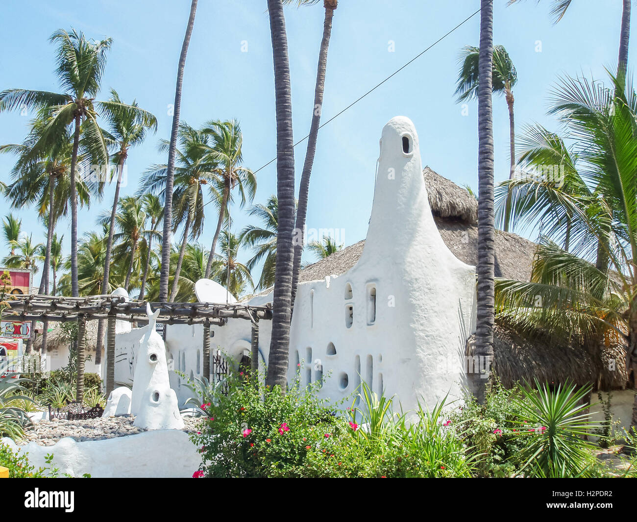 ACAPULCO, MEXICO - MARCH 11, 2006 : The unusual architecture of the ...