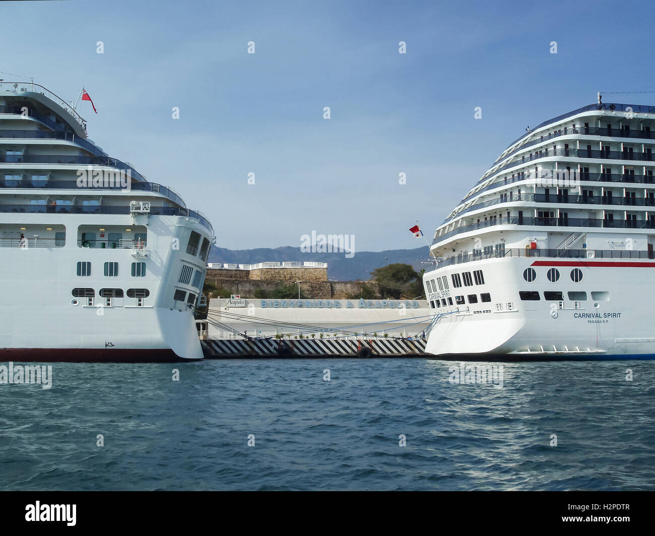 Acapulco port hi-res stock photography and images - Alamy