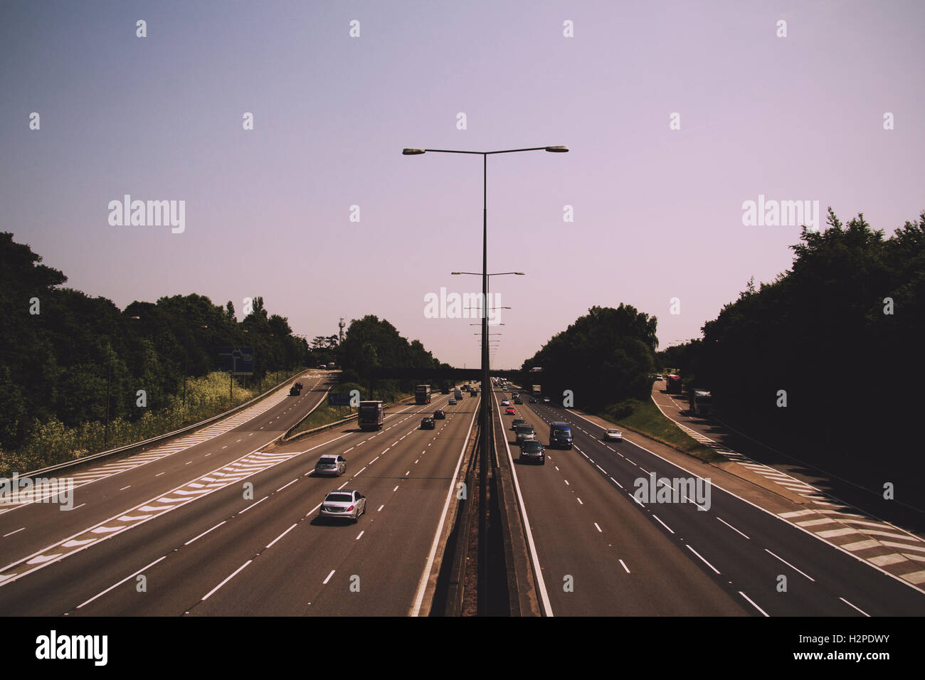 M40 motorway sign hi-res stock photography and images - Alamy