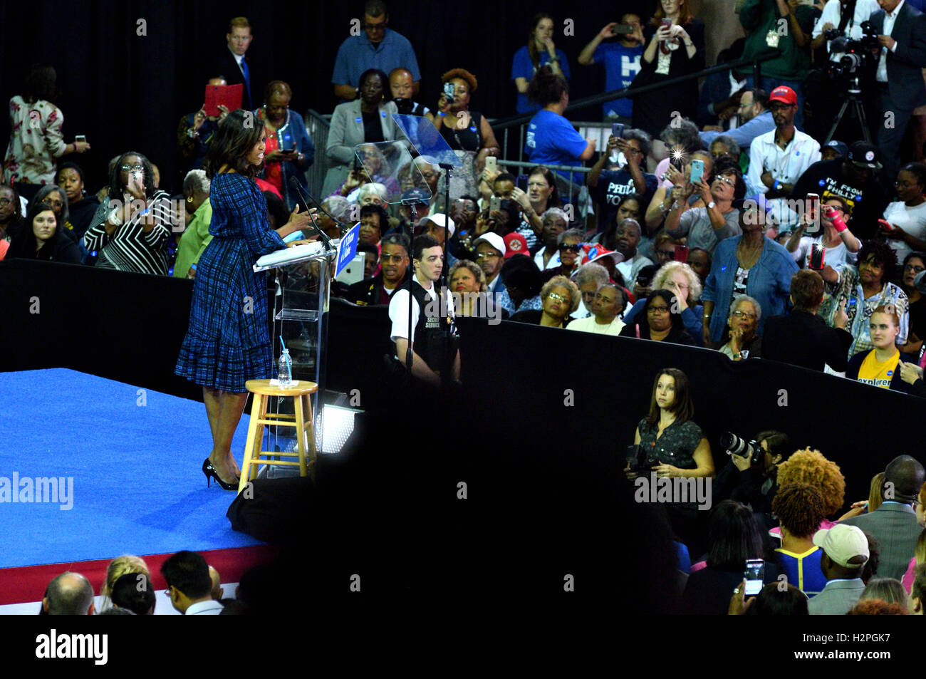 First Lady Michelle Obama stumps in support of Presidential democratic ...
