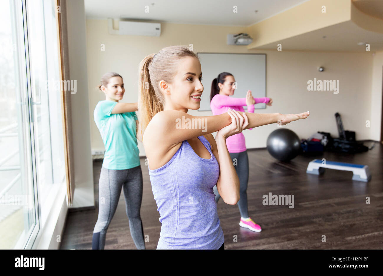 group of women working out in gym Stock Photo - Alamy