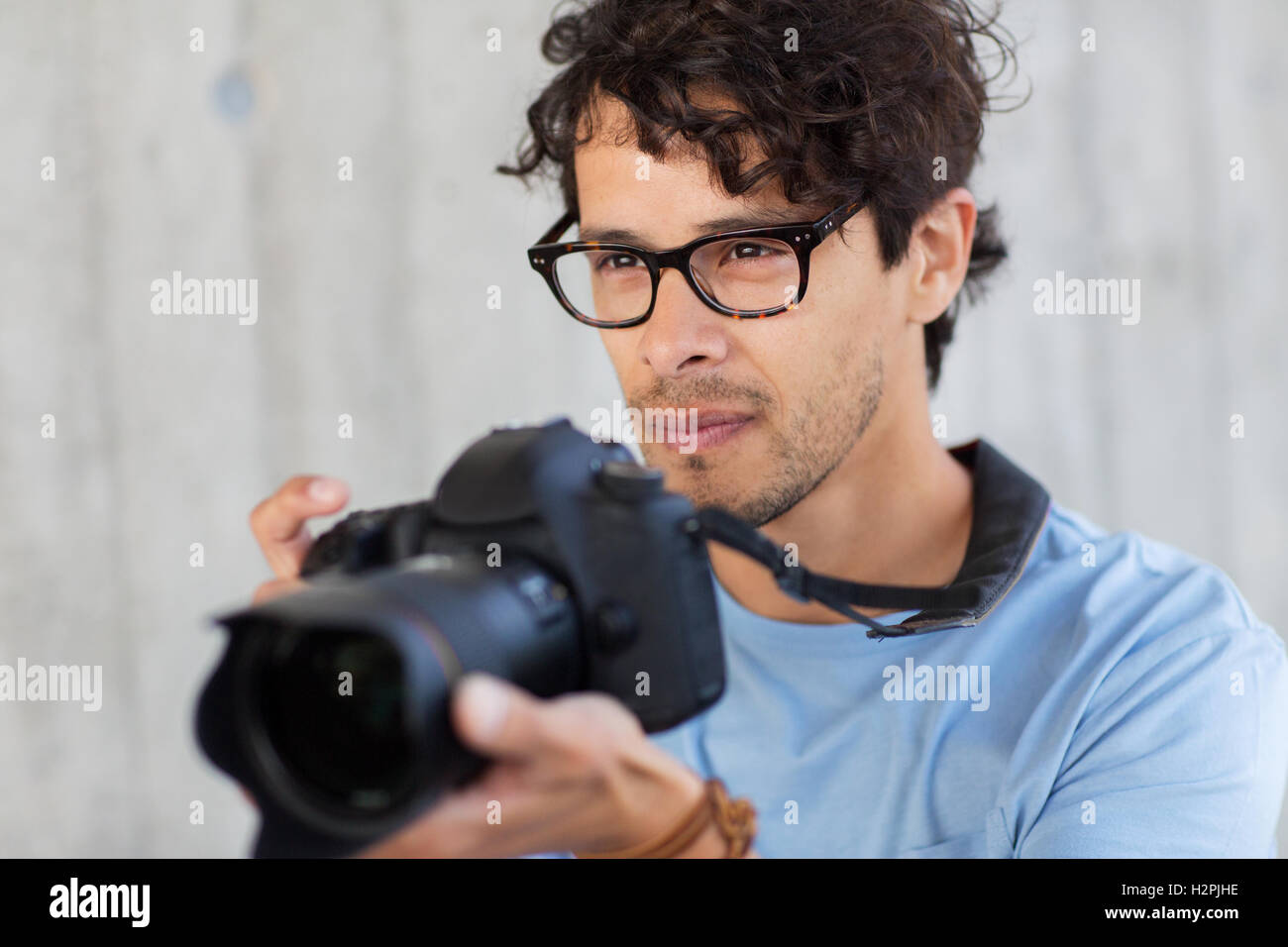 Photographer digital camera hi-res stock photography and images - Alamy